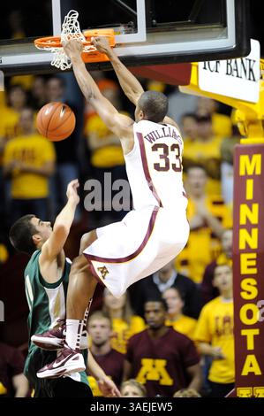 2011 nov 01 : Rodney Williams du Minnesota (33), Austin Hollins (20 ...