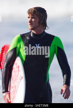 04 novembre 2011 : le surfeur pro ASP Brett Simpson déchire pendant une ...