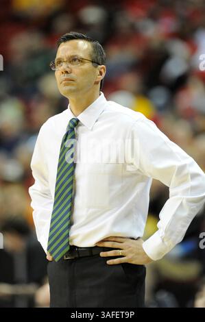 2012 Mar 08 : Tim Miles, ancien entraîneur-chef de l'État du Colorado ...