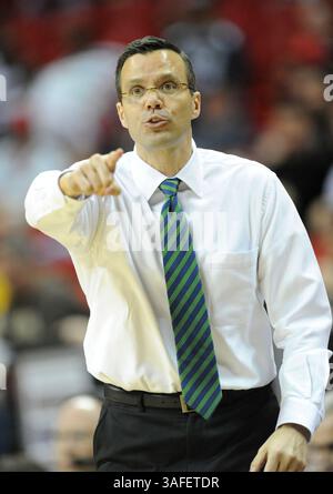 2012 Mar 08 : Tim Miles, ancien entraîneur-chef de l'État du Colorado ...