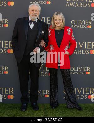 Leigh Lawson et Twiggy présents aux Olivier Awards 2025 avec Mastercard ...