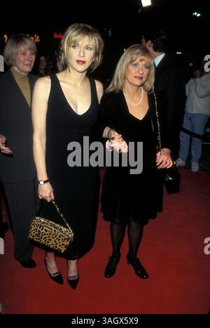 02 décembre 1996 - Hollywood, Californie, États-Unis - L'actrice ...