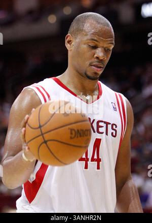 03 avril 2011 : le centre des Rockets de Houston Chuck Hayes (44 ans ...