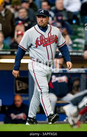 Atlanta Braves manager Fredi Gonzalez (33) looks on against the ...