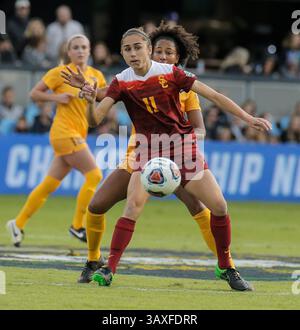 04 déc. 2016 San Jose, US, CA : West Virginia Grace Cutler #7 tente de ...