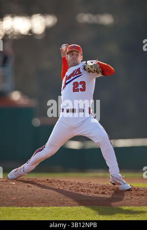 02 mars 2011 : Justin Sarratt de Clemson (23) pitchs pendant le match ...