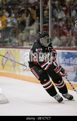 2010 octobre 15 : Andrej Sustr (3) du Nebraska Omaha et Matt White (21 ...