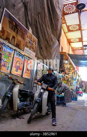 01 Jan 2025 - Marrakech, Maroc - Riad marocain bâtiment de cour, avec ...