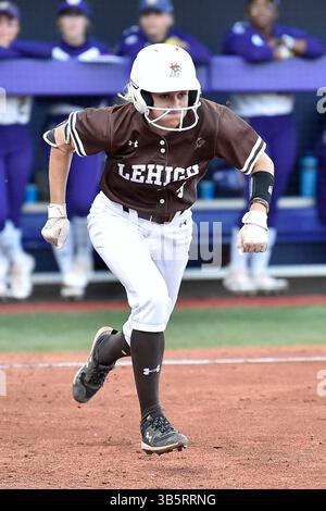 20 mai 2022 : Brooke Cannon de l'Université Lehigh pose un bunt lors du ...