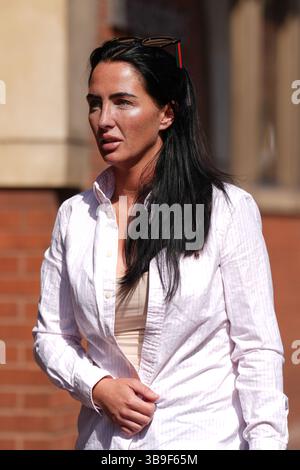 Photo inédite datée du 31/7/2024 de Mandy Casey (à droite), la veuve de ...