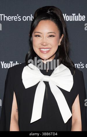 Ashley Yi aux arrivées pour YouTube TV Upfront Brandcast, David Geffen ...