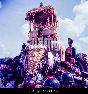 Mysur Dasara:- le Dussehra est célébré royalement à Mysore, Karnataka ...