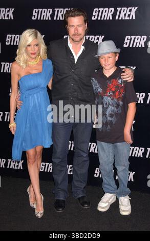 Tori Spelling doyen McDermott fils Liam 37 fille Stella - How to Train ...
