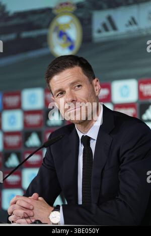 Xabi Alonso lors de sa présentation en tant que nouvel entraîneur-chef ...