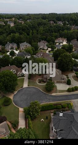 Vue aérienne d'un quartier haut de gamme dans la banlieue d'Atlanta ...