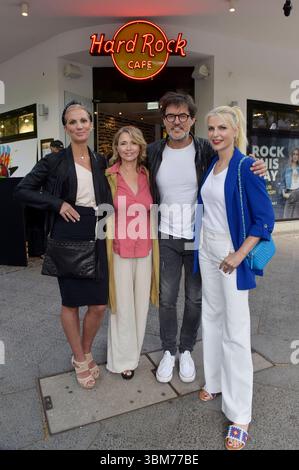 Kerstin Linnartz, Tina Ruland und Tanja Bülter BEI der Präsentation vom ...