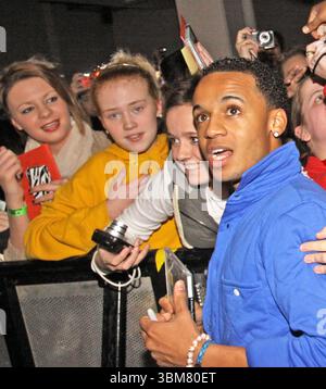 Aston de JLS à l'album signature pour 'Jukebox' au HMV Manchester - 16 ...