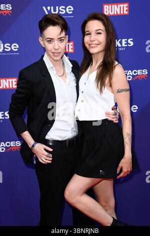 Laura Tashina mit Freundin Alina BEI der Verleihung der Bunte New faces ...