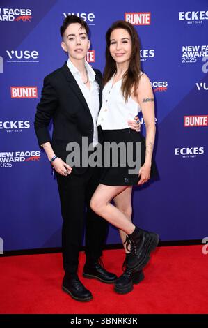 Laura Tashina mit Freundin Alina BEI der Verleihung der Bunte New faces ...