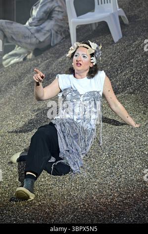 NIBELUNGEN FESTSPIELE. Schauspielerin Lisa Natalie Arnold und ...