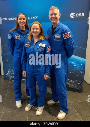 Astronautes britanniques : gauche Rosemary Coogan, droite John McFall ...