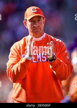 20 novembre 2021 : le quarterback des Clemson Tigers D.J. Uiagalelei (5 ...