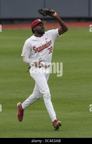 05 juin 2021 : Isaiah Perry (38), outfielder de l'État de Floride, fait ...