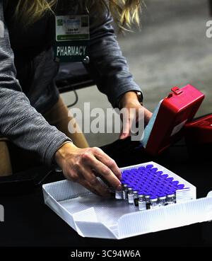 20 mars 2021 : Erica Neff qui est à la pharmacie de l'hôpital St ...