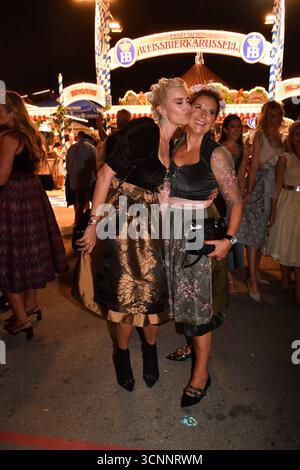 Verena Keith und Claudia Obert / Wiesn 2025 / 2. Wiesntag / Almauftrieb ...