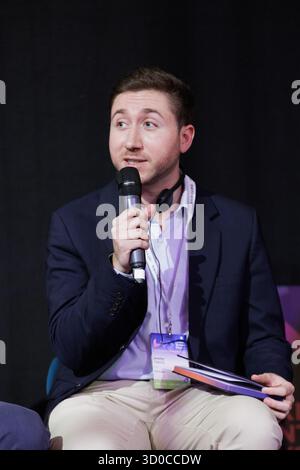 L’écran montre le panel « Powering Defence innovation with Venture ...