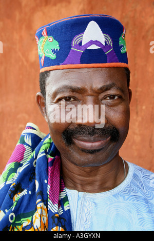 Portrait d'homme au Bénin en Afrique traditionnelle , robe , Abomey ...