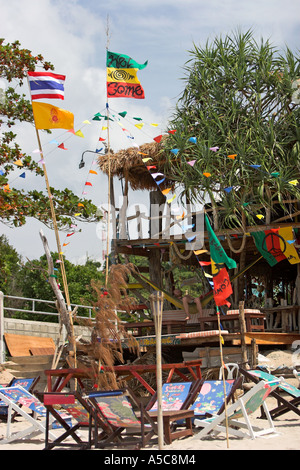 Bar de la plage de Klong Nin Beach, île de Koh Lanta, Thaïlande Photo ...