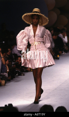 Mode, années 1980, mannequin, tenue vestimentaire, pleine longueur ...