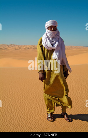 Homme touareg, Idehan Ubari sand sea, désert du Sahara, la Libye Photo ...