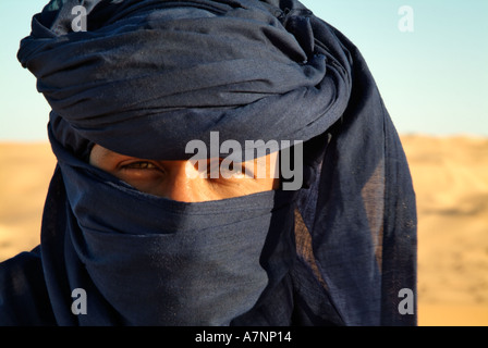 Homme touareg, Idehan Ubari sand sea, désert du Sahara, la Libye Photo ...