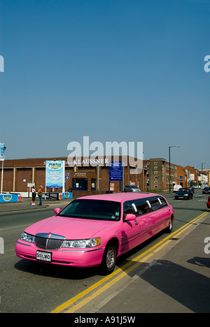 Lincoln Town Car Limousine rose Photo Stock - Alamy