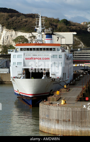 La compagnie Seafrance ferry transmanche Moliere manoeuvres dans le ...