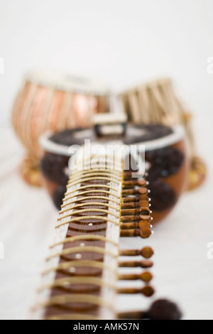 Instruments de musique classique indienne sitar tabla Photo Stock - Alamy