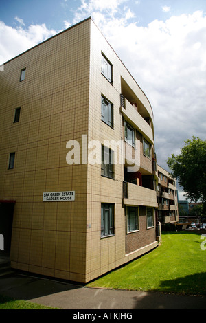 Sadler House at the Spa Green Estate, Finsbury, Londres, Royaume-Uni ...