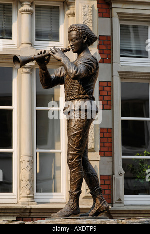 Statue de métal Pied Piper Hamelin Allemagne Photo Stock - Alamy