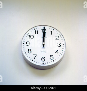 Horloge montrant l'heure à 11 heures 1100 2300 Photo Stock - Alamy