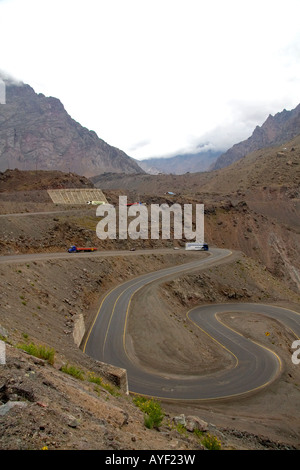 Conduire sur les routes de retournement des véhicules dans la ...