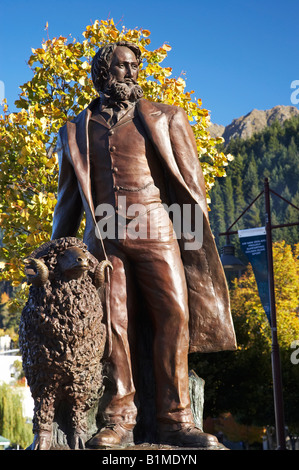 Statue de William Gilbert Rees avec un mouton un explorateur, arpenteur ...