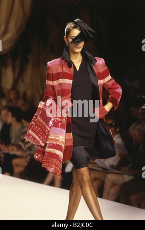 Mode, années 1990, mannequin, tenue vestimentaire, passerelle, automne ...