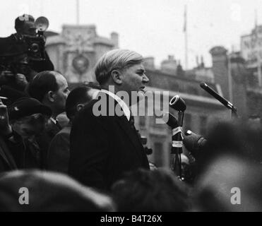 Crise de Suez 1956 Anurin Bevan lors d'un rassemblement à la guerre ...
