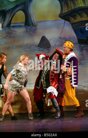 Théâtre Royal de la Pantomime Tim Healy comme Capitaine Crochet dans ...