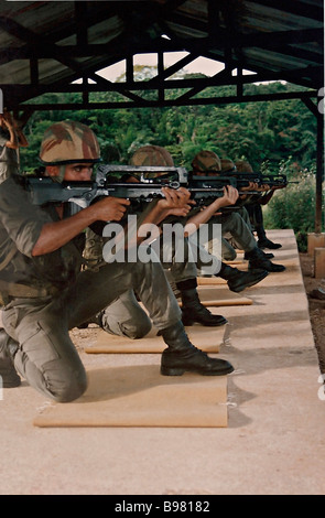 Manoeuvre militaire Légion étrangère française Guyane Amérique du Sud ...