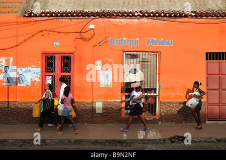 Maisons colorées, Praia, Plateau, île de Santiago, Cap-Vert, Afrique ...