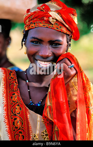Mali, région de Mopti, Sofara, portrait d'une femme peulh Photo Stock ...