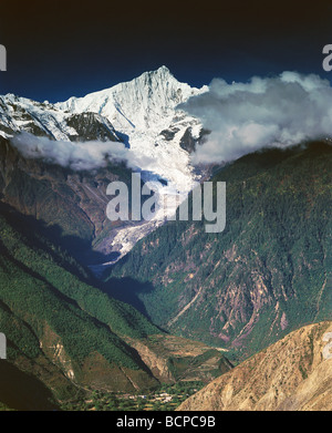Meili Snow Mountain Range,Glacier Mingyong,Pic Kawagebo saint vénéré ...